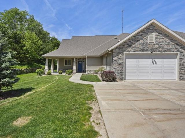8221 Highview Dr, Madison, WI 53719