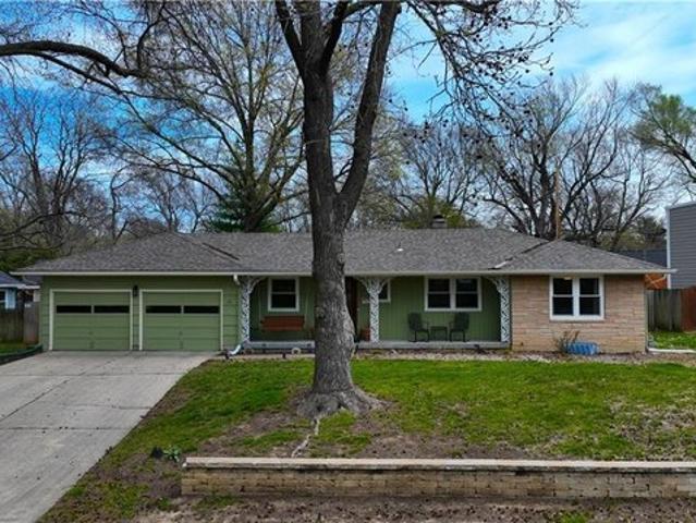 8221 Lamar Ave, Prairie Village, KS 66208