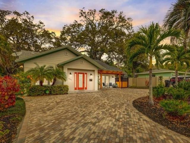 8221 26th Ave N, Saint Petersburg, FL 33710