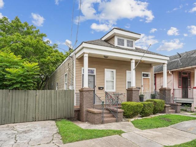 8221 23 Apple Street