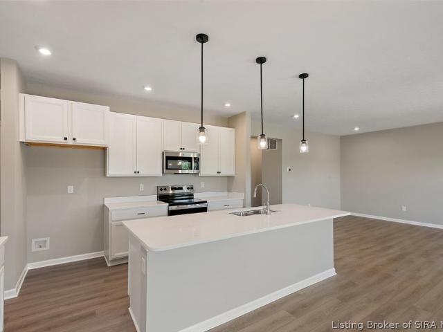 8222 Crescent Cove