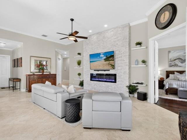 8223 Pine Cay Rd, Wellington, FL 33414