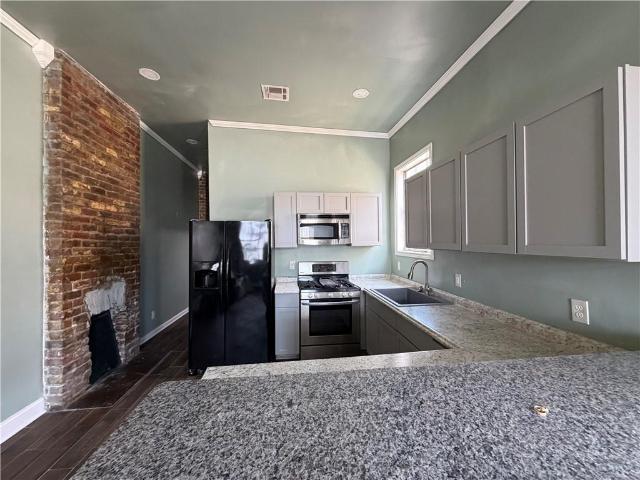 822 24 Cambronne Street