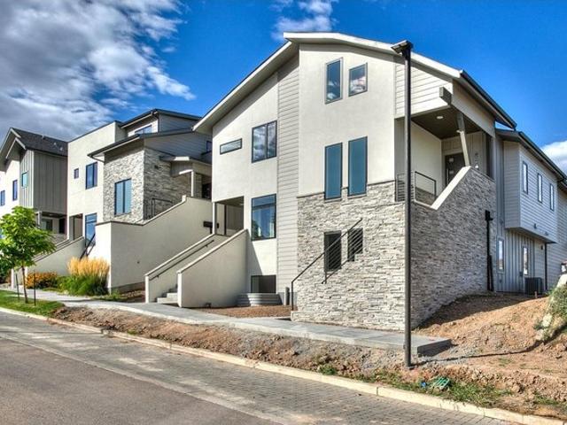 822 Cherokee Dr, Fort Collins, CO 80525