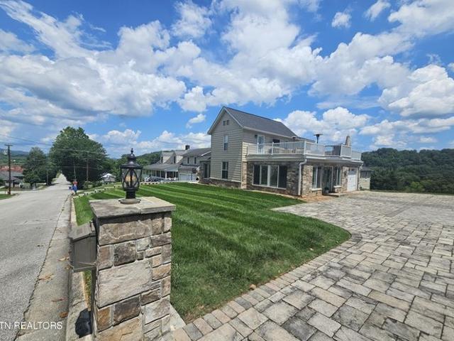 822 Cumberland St, Harriman, TN 37748