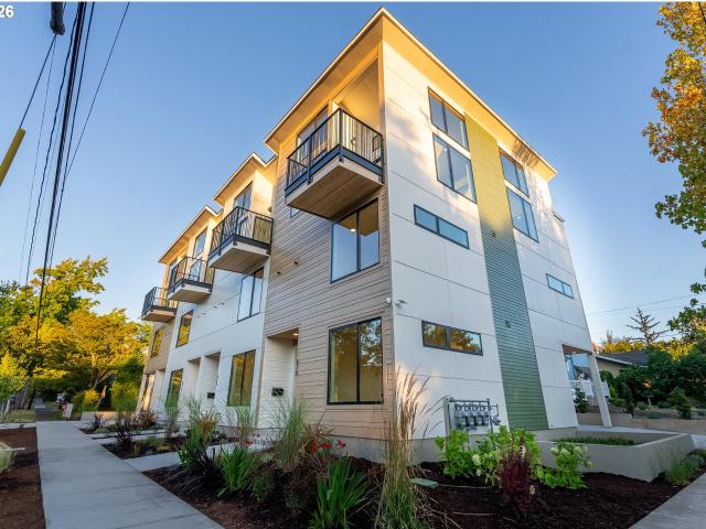 822 E 22ND AVE