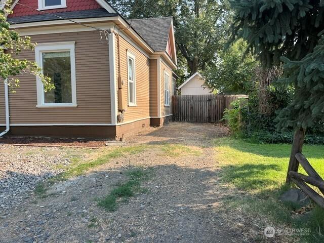 822 E Alder
