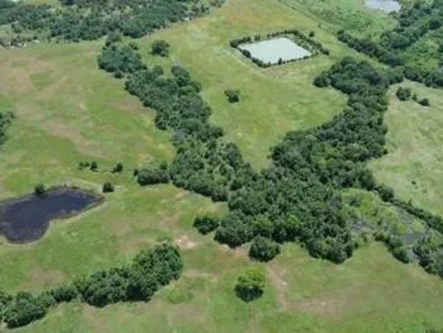 822 E Columbia St, Okemah, OK 74859