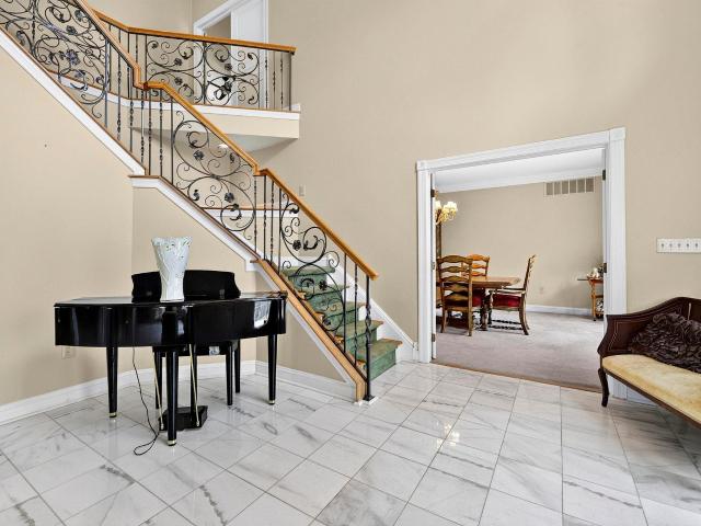 822 E Harlequin Dr