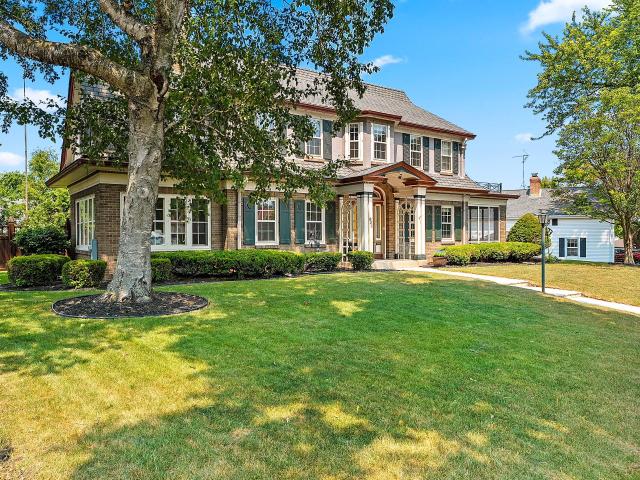 822 Hawthorne Ter