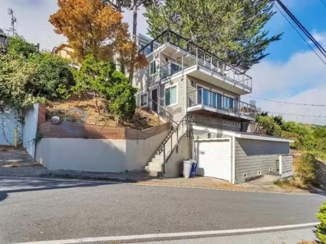 822 Humboldt Rd, Brisbane, CA 94005