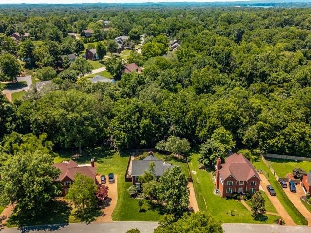 822 Overhills Dr
