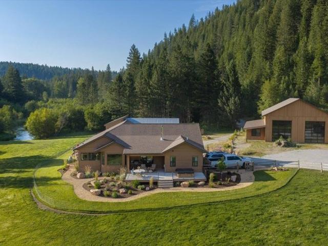 822 Little Spokane River Rd, Newport, WA 99156