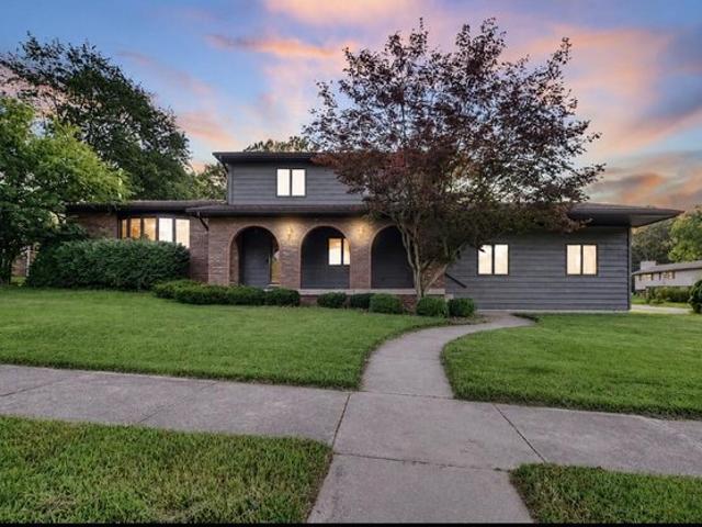 822 Luther Dr, Hobart, IN 46342