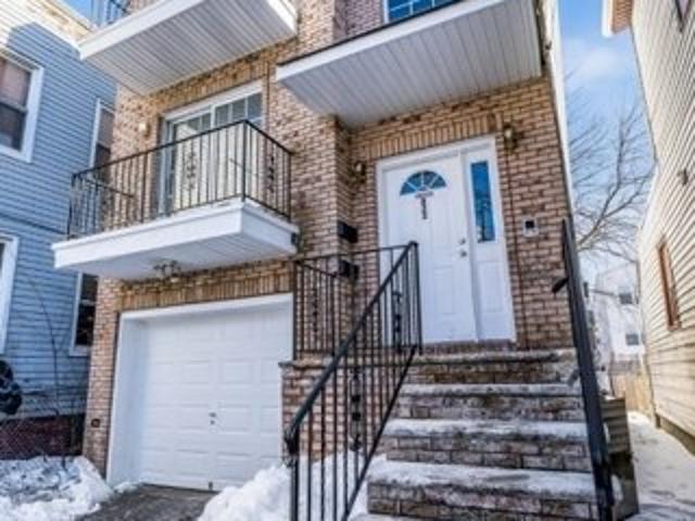 822 S 19th St, Newark, NJ 07108
