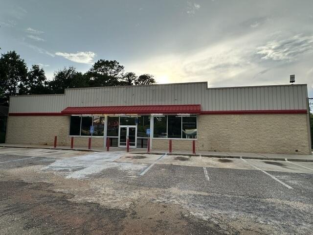 822 S Forest Ave, Luverne, AL 36049
