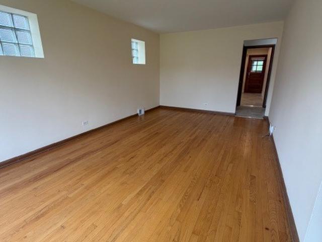 822 S La Grange Road # 1