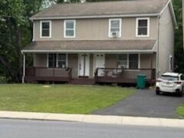 822 Sarah St, Stroudsburg, PA 18360