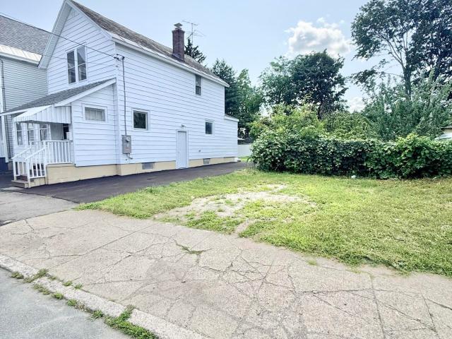 822 Sargent Place