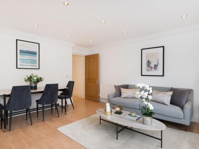 822 Sq. Ft / 76 Sq.m, new build, less than 170 metres to Hyde Park, bespoke storage, 2 bathrooms