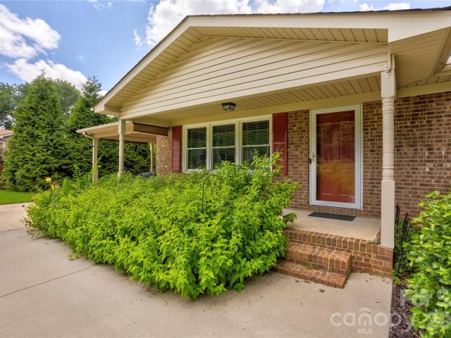 822 Rubens Road SW