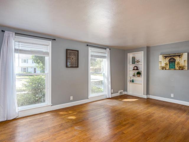 822 W 3RD Street