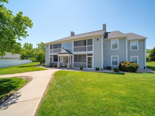 822 W Barrington Cir, Jackson, MI 49203