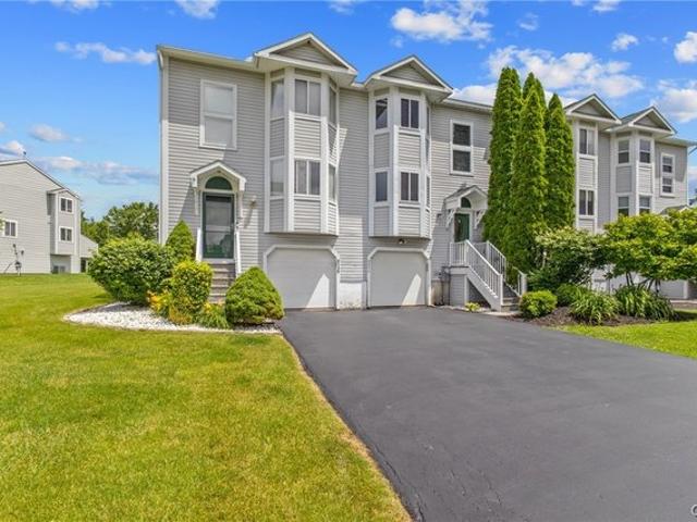 8236 Boatwatch Dr, Baldwinsville, NY 13027
