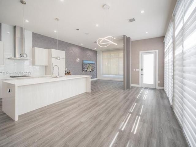 8238 46th St NW, Doral, FL 33166