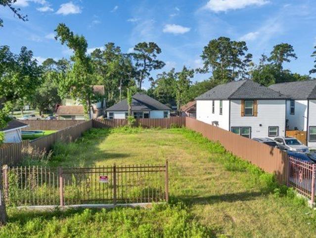 8230 Bigwood St, Houston, TX 77078