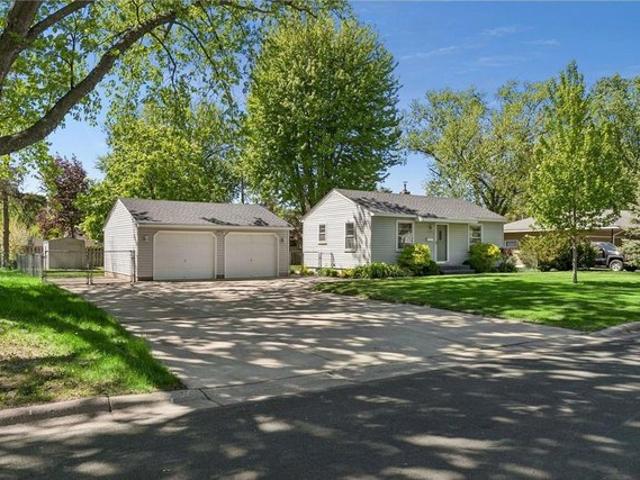 8230 Clinton Ave S, Bloomington, MN 55420