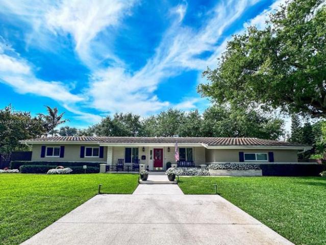 8230 SW 151st St, Palmetto Bay, FL 33158