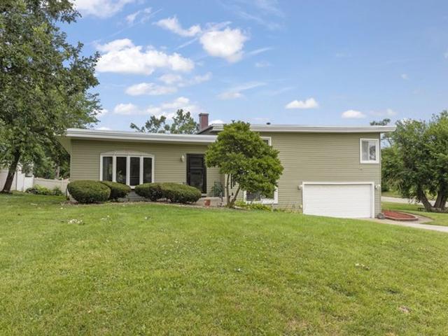8230 W 85th St, Hickory Hills, IL 60457