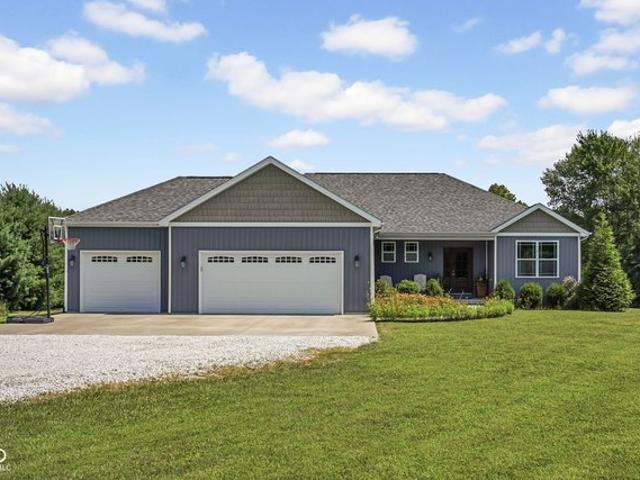 8230 W Nasby Trl, Columbus, IN 47201