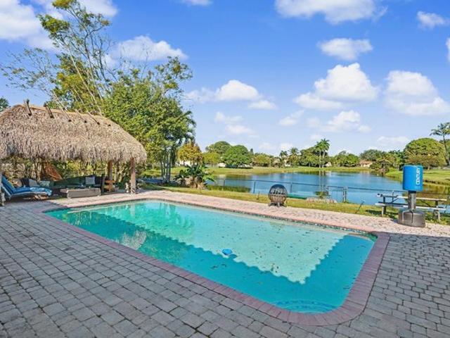 8231 NW 6th Ct, Coral Springs, FL 33071