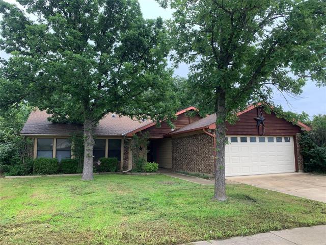 8232 Meadowbrook Dr, 3 beds, 2 full baths