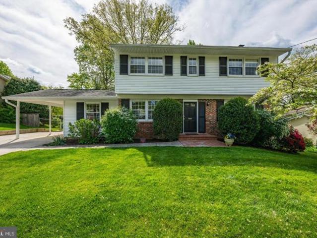 8233 McNeil St, Vienna, VA 22180