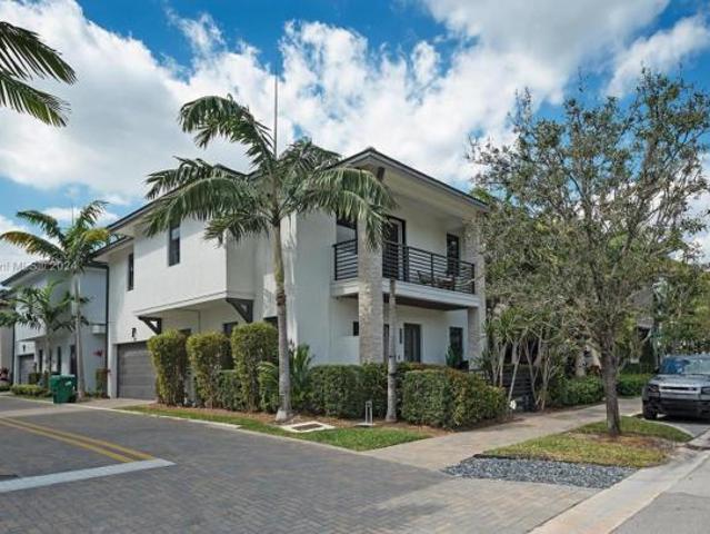 8233 NW 47th Ln, Doral, FL 33166