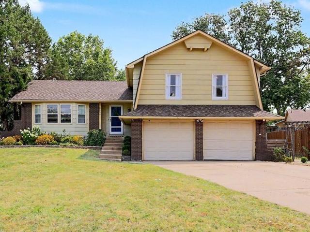 8233 E Bluestem Ct, Wichita, KS 67207