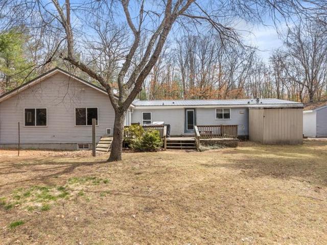 8233 S Beech Ave, Howard City, MI 49329