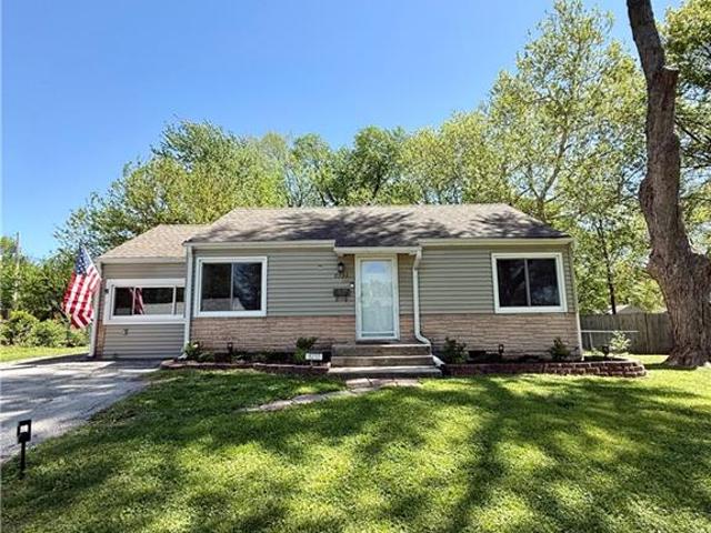 8233 Woodward, Overland Park, KS 66204 | MLS #2615 | Compass