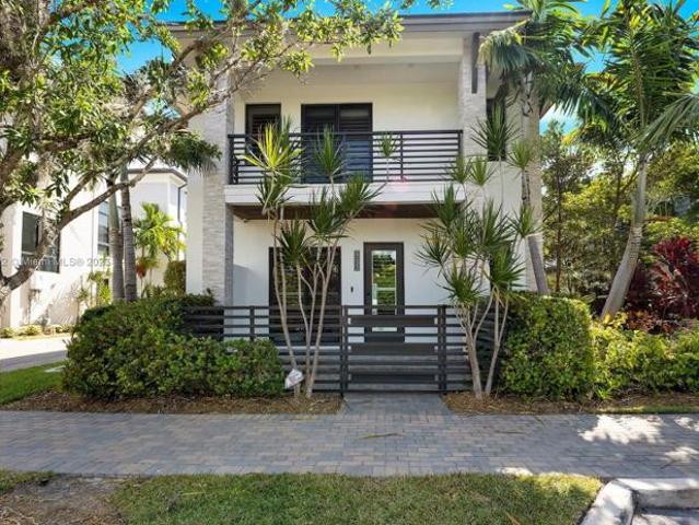 8233 47th Ln NW, Doral, FL 33166