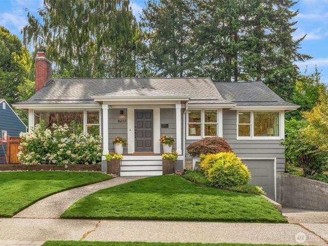 8233 40th Ave NE, Seattle, WA 98115