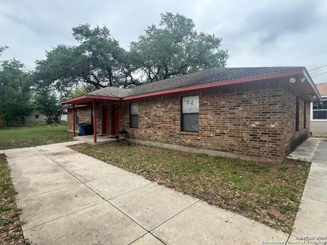 823 827 Dallas St, Pleasanton, TX 78064 | Compass