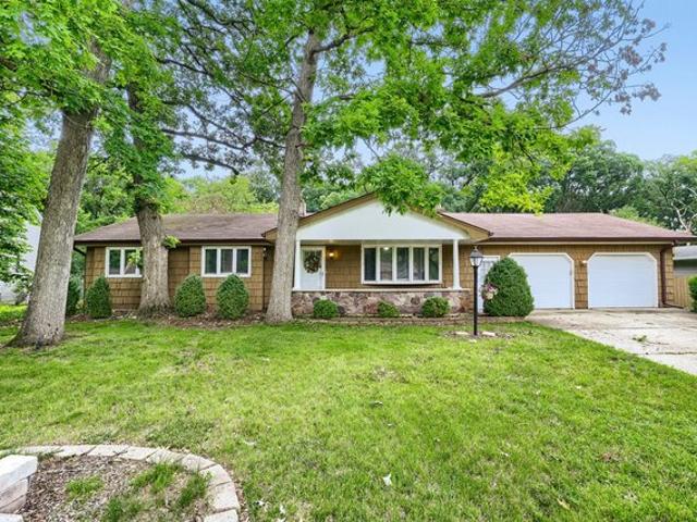 823 Greenwood Ave, Carpentersville, IL 60110