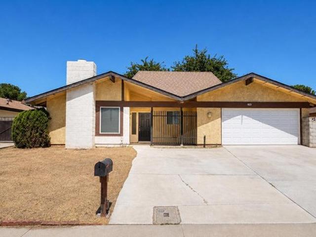823 E Landsford St, Lancaster, CA 93535