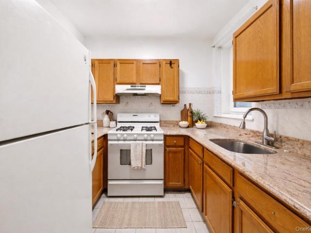 823 Fox Street 4B