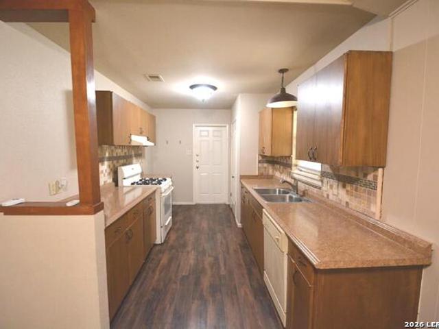 823 Highgate