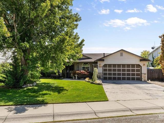 823 Johnson Dr, Middleton, ID 83644