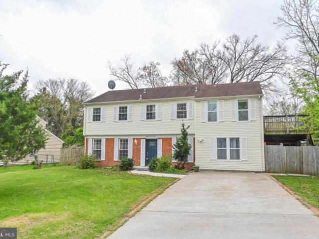 823 Mosby Hollow Dr, Herndon, VA 20170